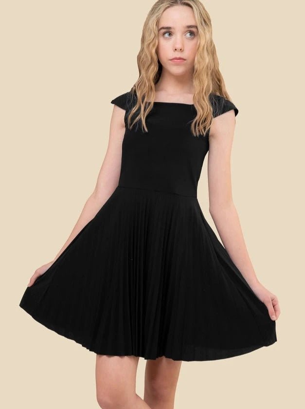 UDT DAISY Fit & Flare Cap Sleeve Pleated Dress _T3805K – NorthGirls